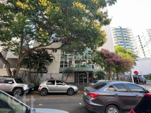 Apartamento, 2 dormitórios, 143.96 m², em Centro