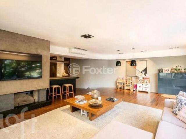 Apartamento, 2 dormitórios, 156 m², em Petrópolis