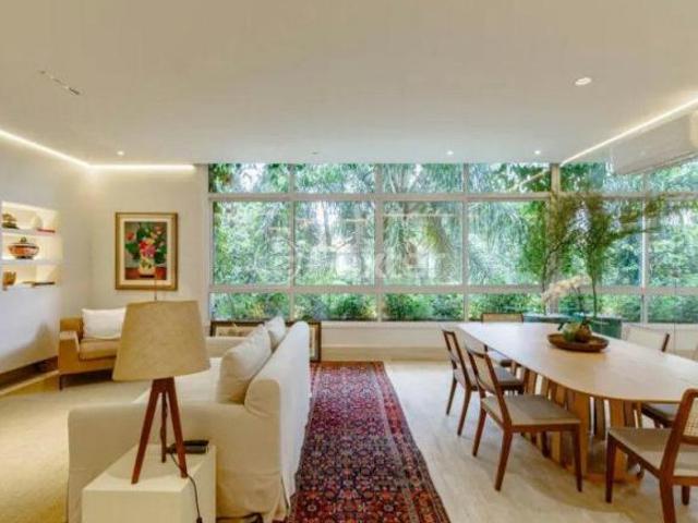 Apartamento, 2 dormitórios, 160 m², em Jardim Paulista