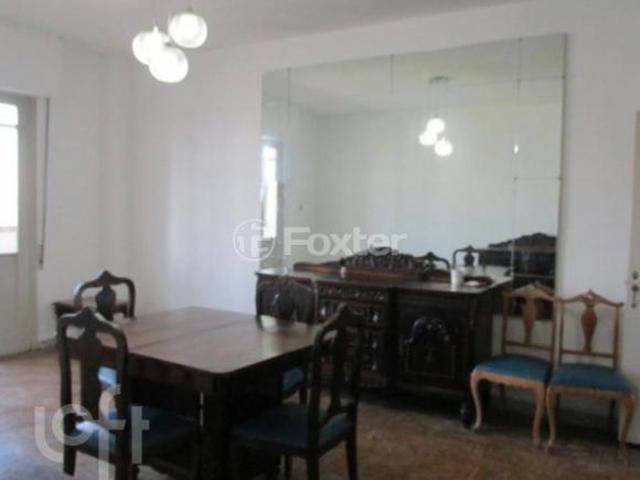 Apartamento, 2 dormitórios, 109 m², em Centro