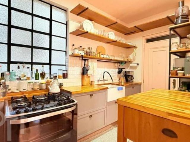 Apartamento, 2 dormitórios, 111 m², em Centro Histórico