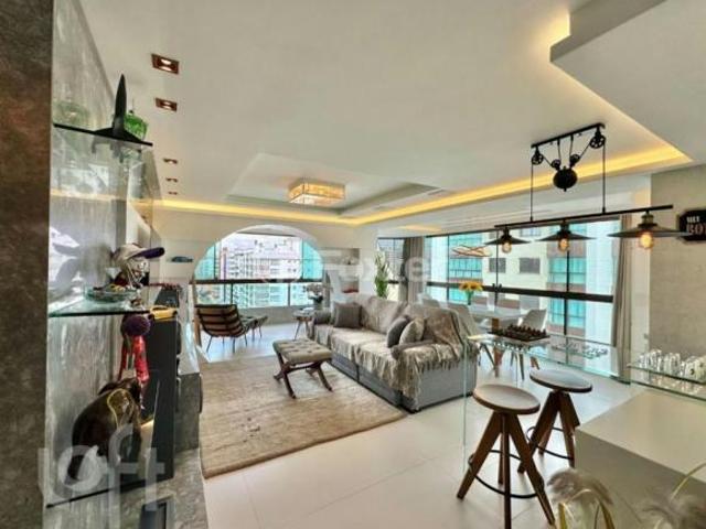 Apartamento, 2 dormitórios, 112.62 m², em Centro