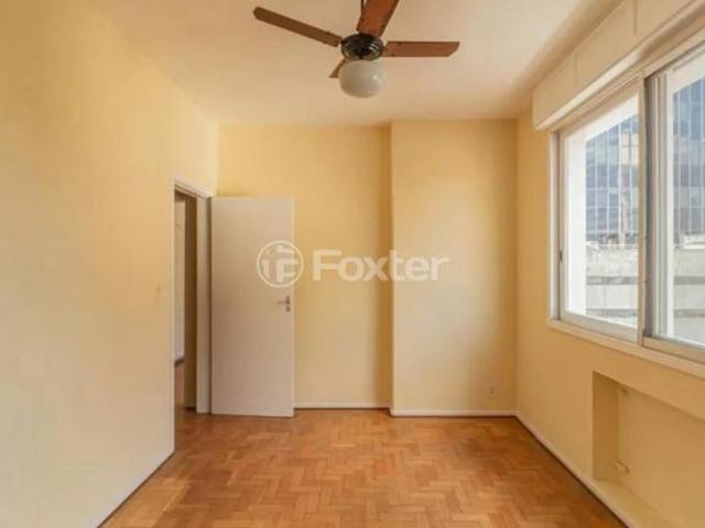Apartamento, 2 dormitórios, 116 m², em Centro