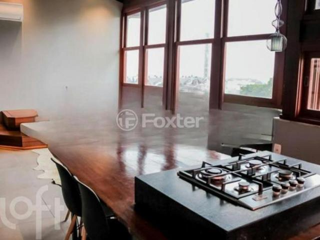 Apartamento, 2 dormitórios, 120.69 m², em Centro