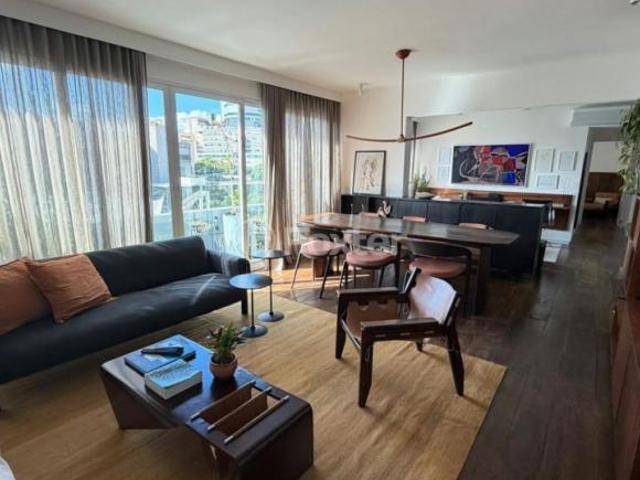 Apartamento, 2 dormitórios, 133 m², em Cerqueira César