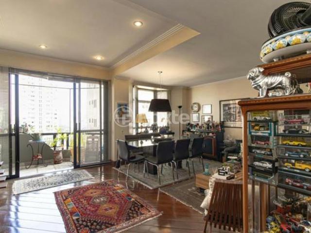 Apartamento, 2 dormitórios, 134 m², em Jardins