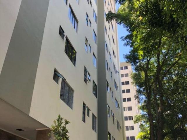 Apartamento 2 dormitorios, 1 banheiro, sala dois ambientes, sacada envidraç.