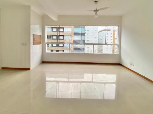 Apartamento 2 Dormitórios, 1 Suíte, 2 Banheiros, 1 Box, junto Avenida Ubirajara, no Bairro Navegante