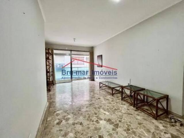 Apartamento 2 dormitórios 1 suíte, Gonzaga, 1 vaga demarcada, frente ao mar