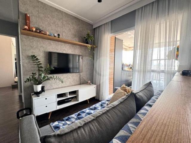 Apartamento 2 dormitórios 1 suíte e 2 vagas, 600 metros do metrô Parada Inglesa