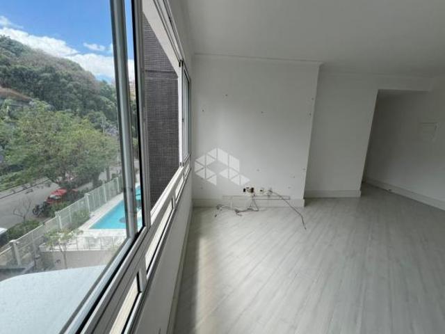 Apartamento 2 dormitórios, 1 suíte e vaga coberta no Rio Branco