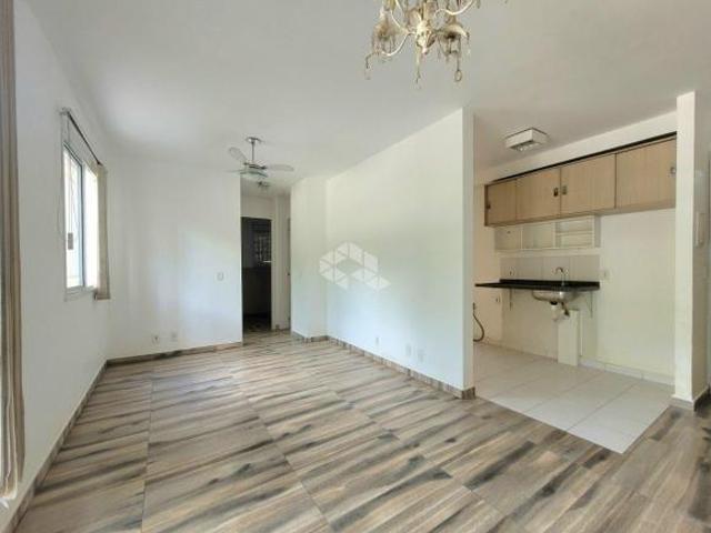 Apartamento 2 Dormitórios, 1 vaga de garagem com pátio no Bairro Humaitá, em Porto Alegre
