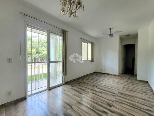 Apartamento 2 Dormitórios, 1 vaga de garagem com pátio no Bairro Humaitá, em Porto Alegre