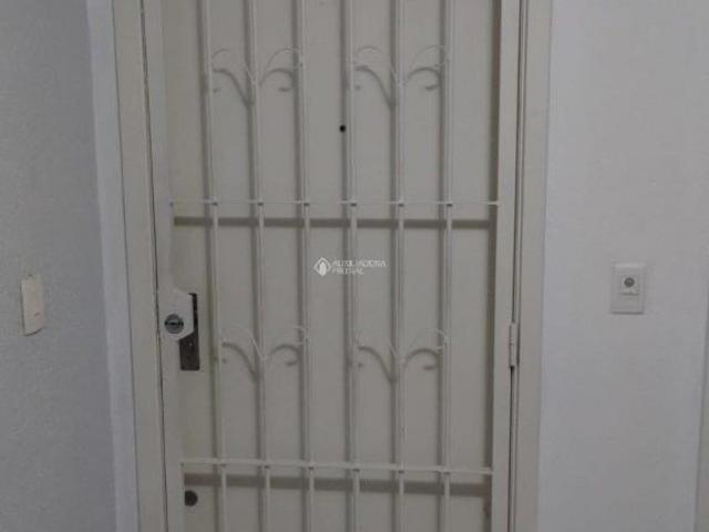 Apartamento 2 dormitórios, 2 banheiros, garagem escriturada, ótima localização no Cristo Redentor