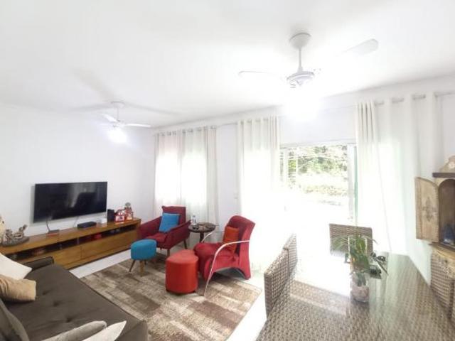 Apartamento 2 dormitórios 300 metros do mar Guarujá