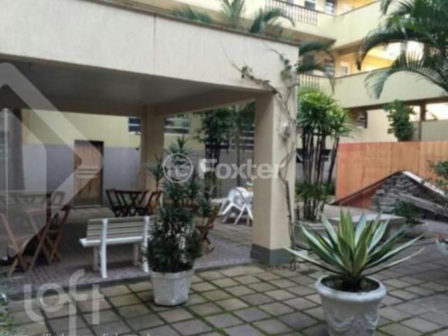 Apartamento, 2 dormitórios, 47 m², em Centro