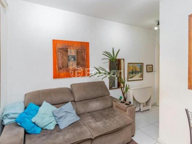 Apartamento, 2 dormitórios, 49 m², em Mont Serrat