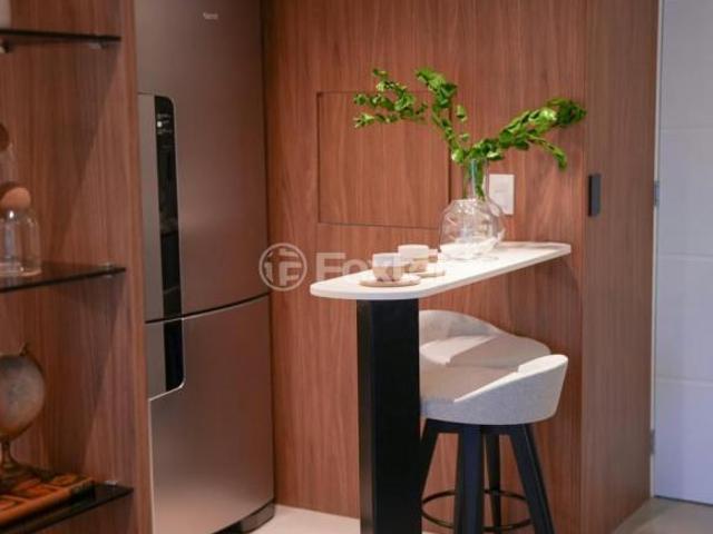 Apartamento, 2 dormitórios, 54 m², em Centro