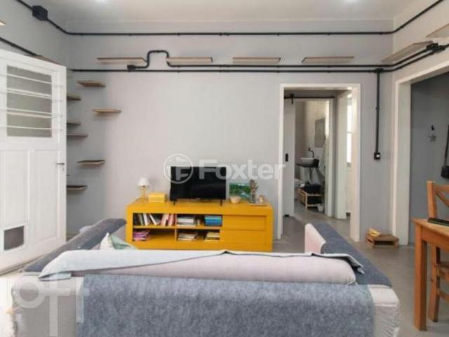 Apartamento, 2 dormitórios, 54.77 m², em Menino Deus