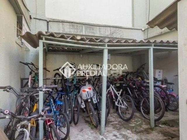 Apartamento, 2 dormitórios, 56.18 m², em Menino Deus