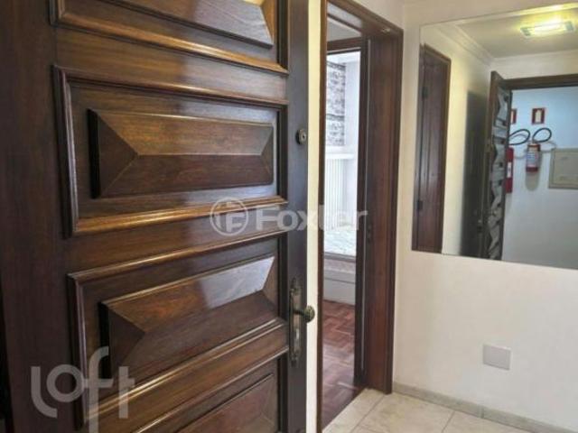 Apartamento, 2 dormitórios, 59.88 m², em Menino Deus