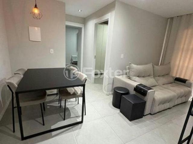 Apartamento, 2 dormitórios, 50 m², em Centro