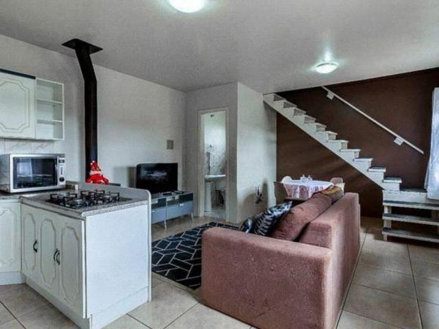 APARTAMENTO À VENDA MOBILIADO COM 2 QUARTOS