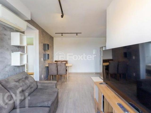 Apartamento, 2 dormitórios, 53 m², em Centro