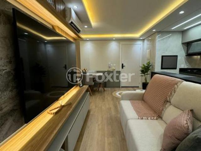 Apartamento, 2 dormitórios, 53 m², em Centro