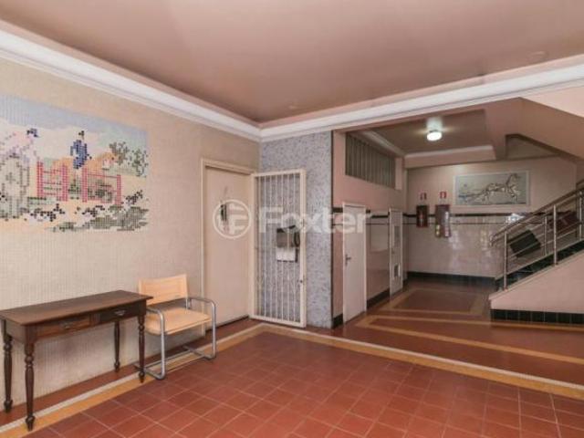 Apartamento, 2 dormitórios, 64 m², em Azenha