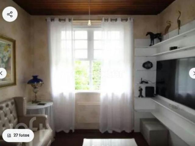 Apartamento, 2 dormitórios, 64 m², em Petrópolis