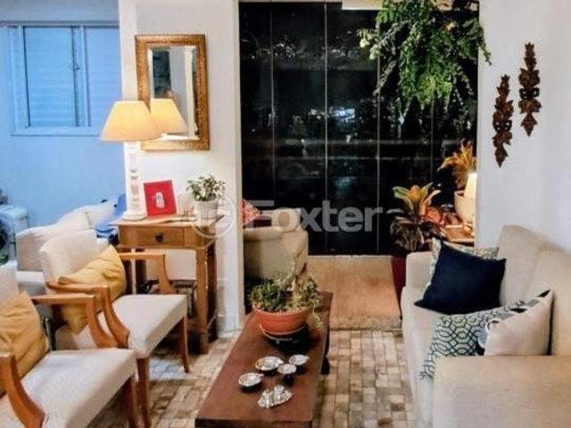 Apartamento, 2 dormitórios, 64 m², em Vila Praia