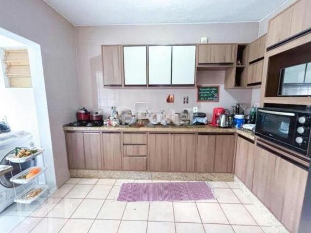 Apartamento, 2 dormitórios, 64.73 m², em Centro