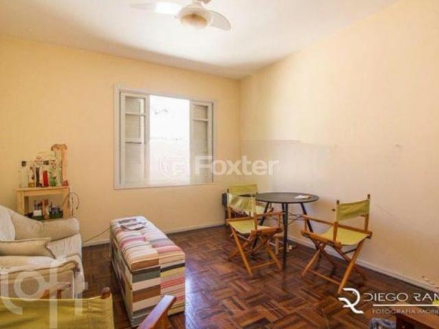 Apartamento, 2 dormitórios, 64.84 m², em Menino Deus