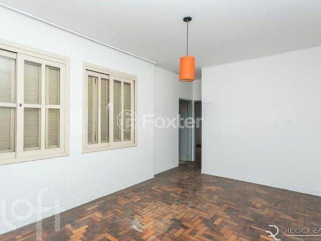 Apartamento, 2 dormitórios, 65.1 m², em Azenha