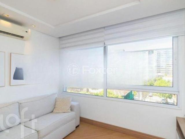 Apartamento, 2 dormitórios, 65.61 m², em Menino Deus