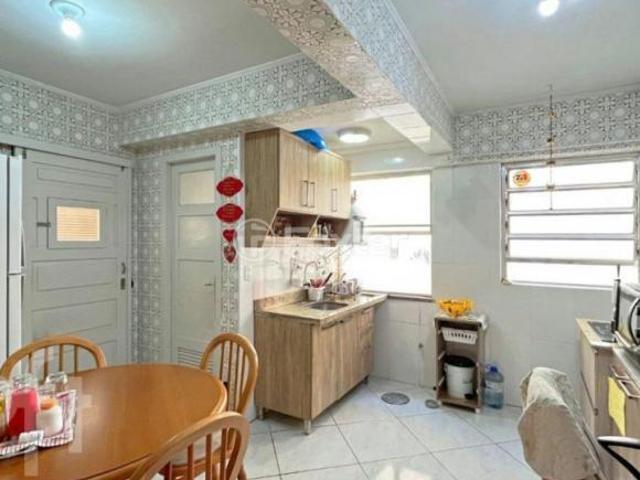 Apartamento, 2 dormitórios, 65.7 m², em Menino Deus