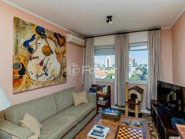 Apartamento, 2 dormitórios, 66 m², em Menino Deus
