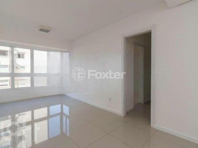Apartamento, 2 dormitórios, 66 m², em São João