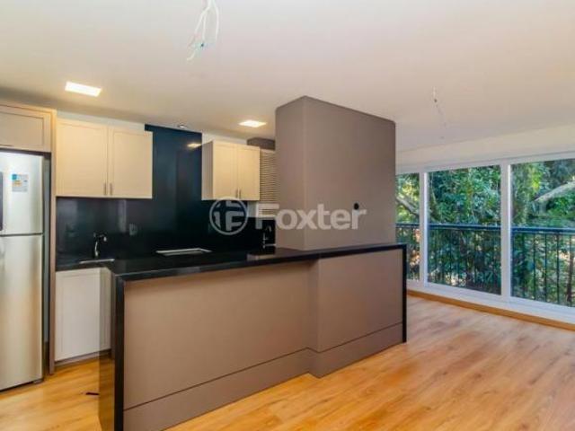 Apartamento, 2 dormitórios, 66.69 m², em Menino Deus