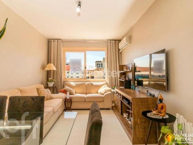 Apartamento, 2 dormitórios, 66.6 m², em Menino Deus