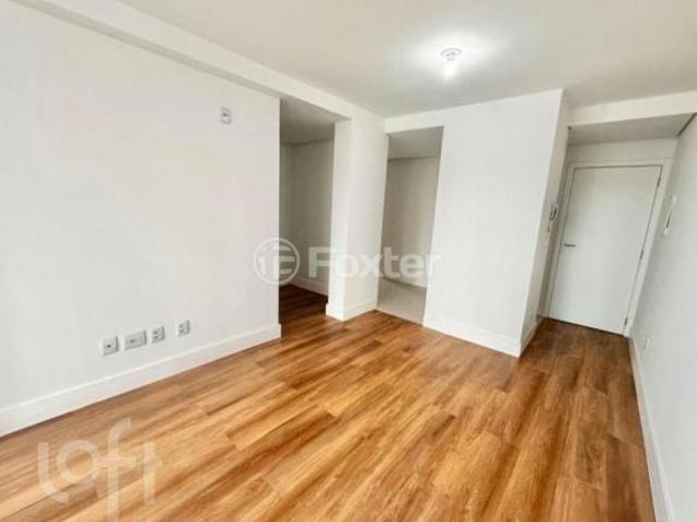 Apartamento, 2 dormitórios, 66.97 m², em Centro