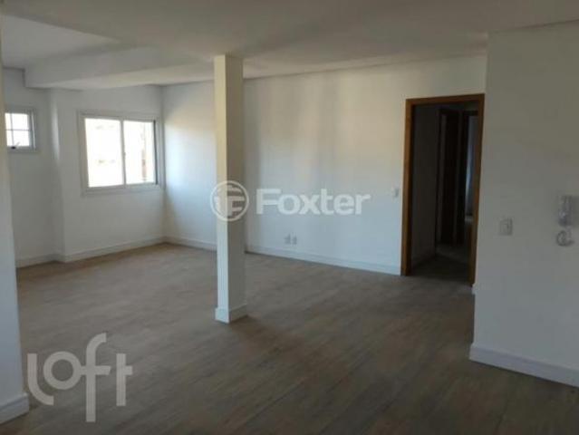 Apartamento, 2 dormitórios, 67 m², em Centro