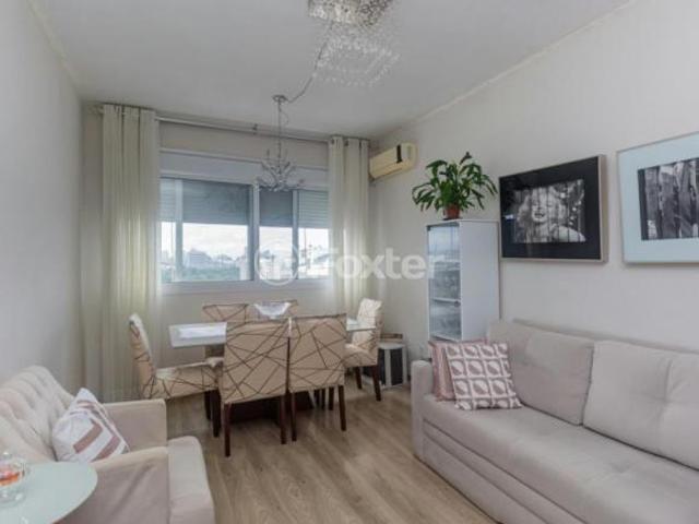 Apartamento, 2 dormitórios, 67 m², em Azenha