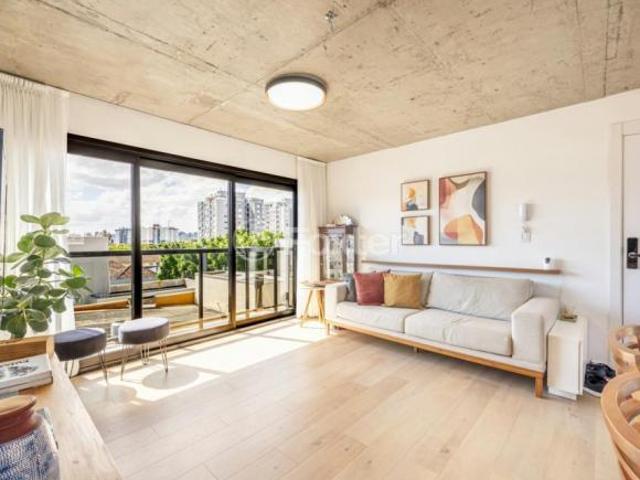 Apartamento, 2 dormitórios, 67 m², em Menino Deus
