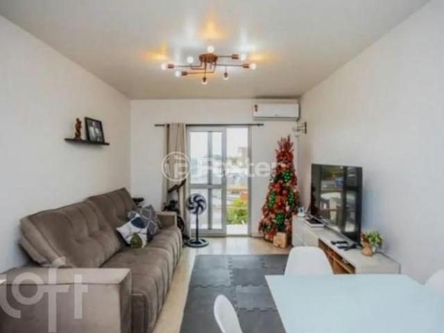 Apartamento, 2 dormitórios, 67.4 m², em Centro