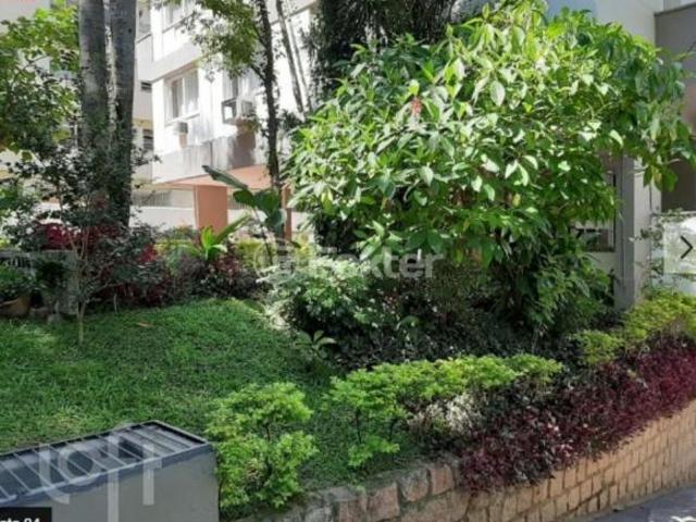 Apartamento, 2 dormitórios, 68.12 m², em Auxiliadora