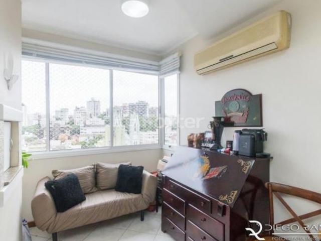 Apartamento, 2 dormitórios, 68.23 m², em Floresta