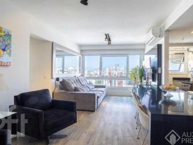 Apartamento, 2 dormitórios, 68.66 m², em Santana