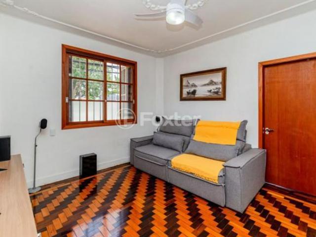 Apartamento, 2 dormitórios, 68.61 m², em Menino Deus
